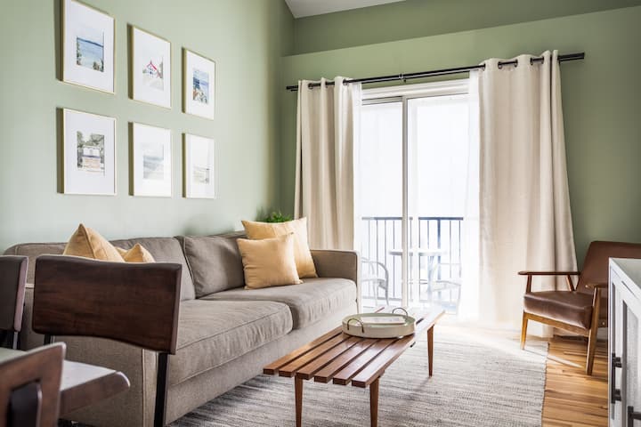 Trailside Townhouse: Walk Everywhere - Traverse City, MI