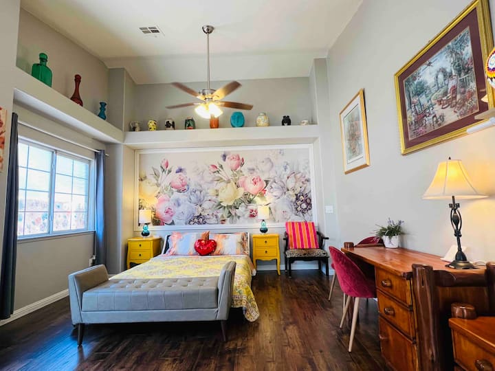 New! Floral Cozy Guest Suite, 5 Mins To The Strip - 拉斯維加斯, NV
