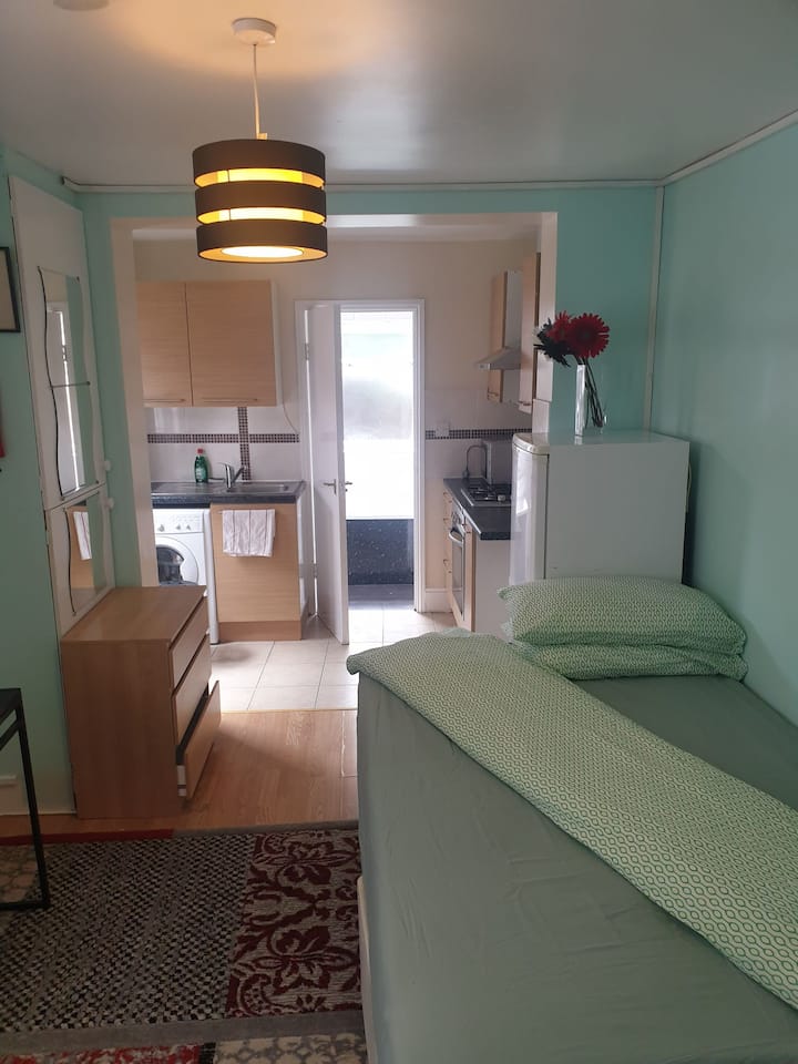 Cheerful Studio Apartment - Londen