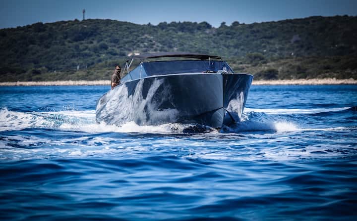 Axiom - Luxury Tours - Hvar - Speed Boat - Hvar