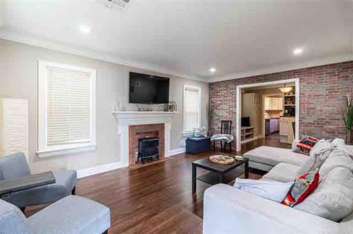 Home & Apt Combo Close To Expo! - 塔爾薩