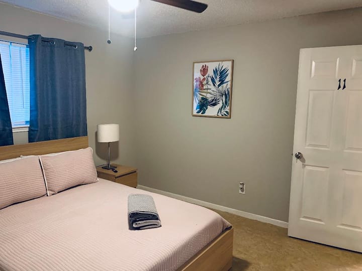 (11) Private Room- Pool House  Iah Houston Airport - Spring, TX