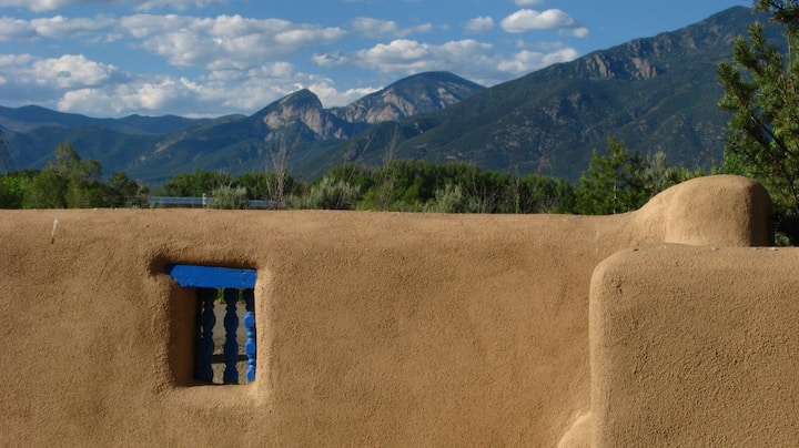 Romantic Jacuzzi Suite With View Of Taos Mountain - New Mexico