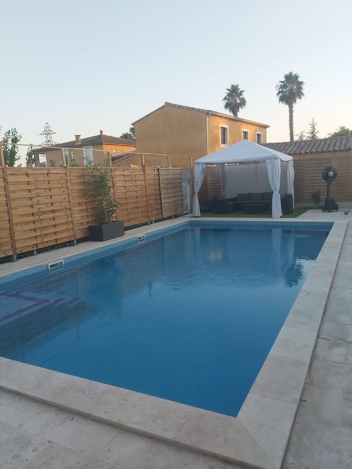 Charmant Logement Avec Piscine Privée. - Nîmes