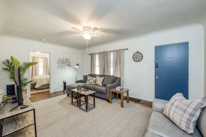 Tower District Class And Charm - Fresno, CA