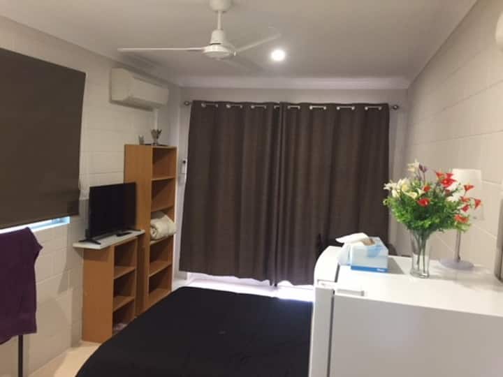 Private Studio Walk To University & Hospital - Queensland