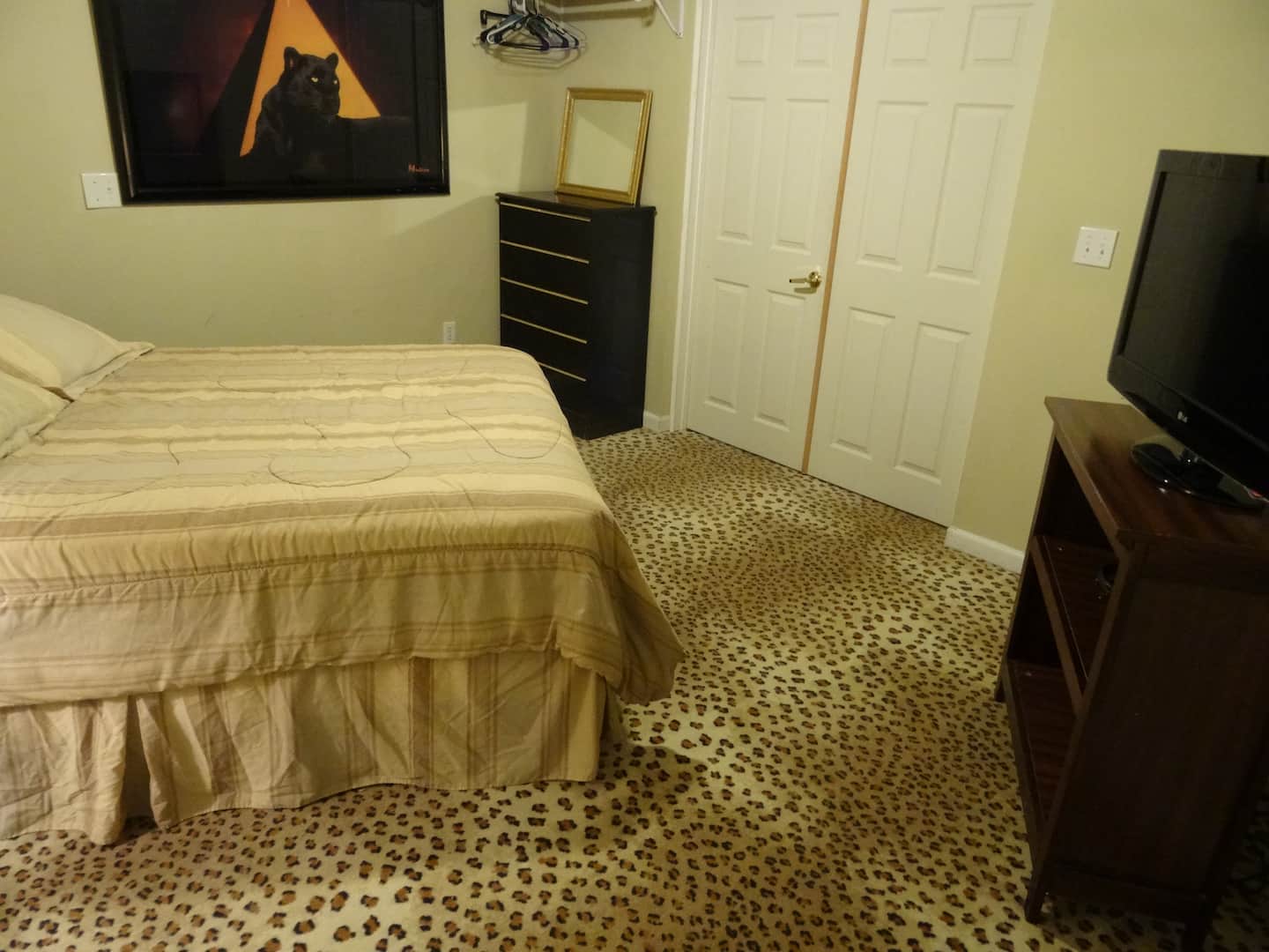 Along the shores of north-central Iowa’s Clear Lake, the six-bedroom ...