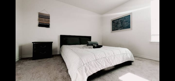 Private Room - Near Sea World & Lackland Afb - San Antonio, TX