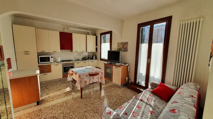2-room Apartment With View Of The Canal - Venice