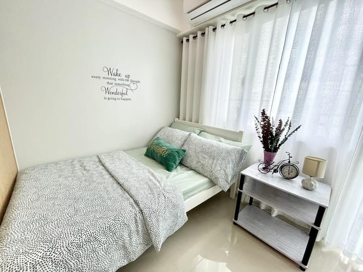 Pristine & Minimalist 1 Bedroom With Netflix - Quezon City