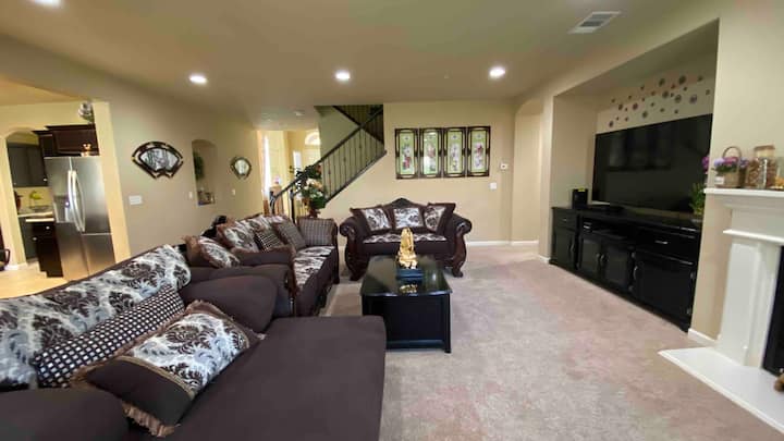 4: Luxury Large Private Room With Two Cal-kings - Visalia, CA