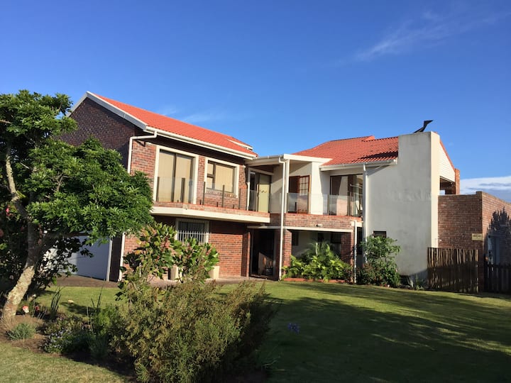 Large, 7 Sleeper House Close To Robberg Beach - Plettenberg Bay