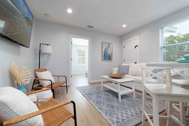 Quiet Beach Oasis, Walk To The Beach! - Neptune Beach, FL