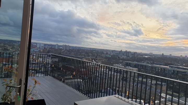 14th Floor Zone 1 Apartment With Amazing Views - London