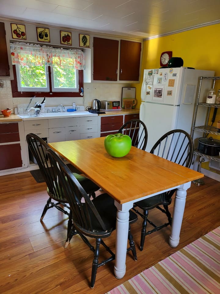 Nice European Style Room #3 - 벌링턴