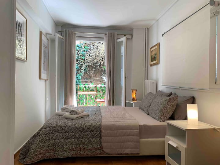 Chic Urban Living: Apartment In Acropolis-koukaki - Atina