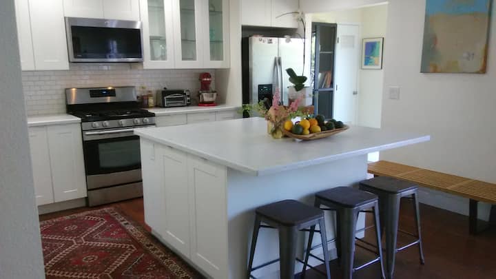 Private, Modern 3-bedroom House W/ Nice Yard. - Carpinteria, CA