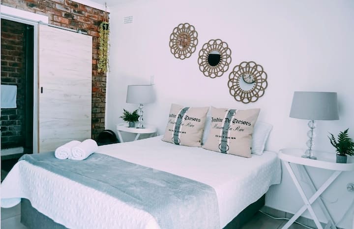 Zhantique Guest House 1- Unit 2 - Boksburg