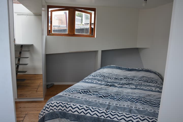 Dormez Sur L'eau Dans La Chambre Du Capitaine! - Liège