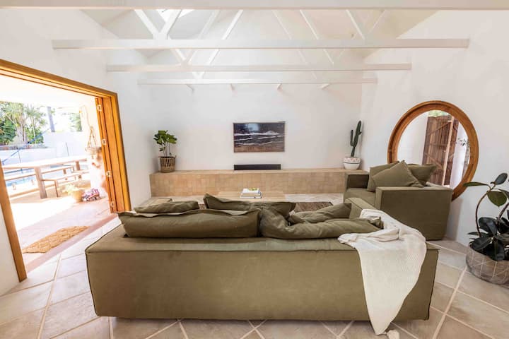 Coastal Spanish-inspired Casa - Pet Friendly - Byron Bay