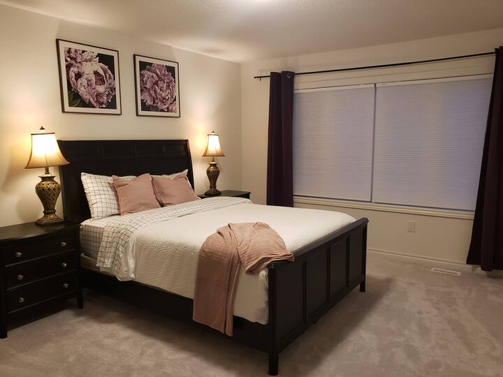 Large Upscale House In Fergus - Fergus