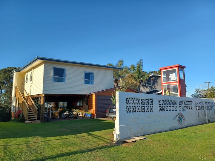 Affordable Accommodation At The Phonebox - Waihi Beach
