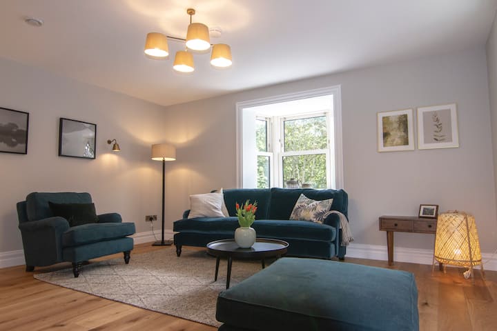 Town Center West End Mews 3 With Private Parking - Killarney