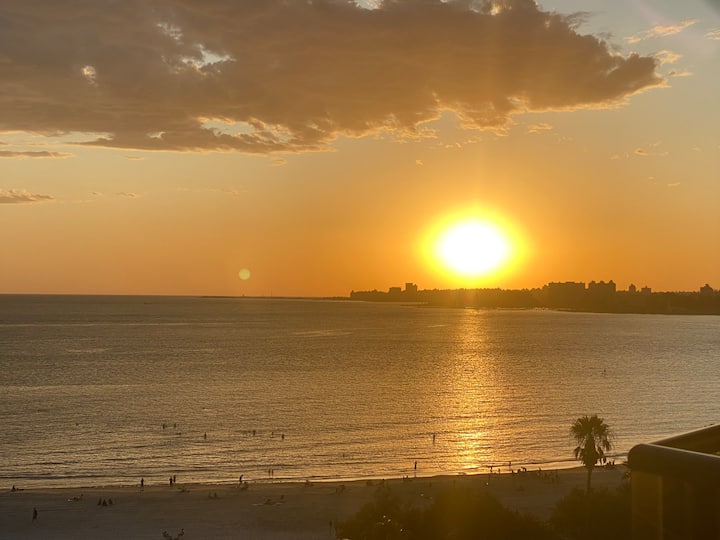Apto Con Vista A Playa Malvín. - Uruguay