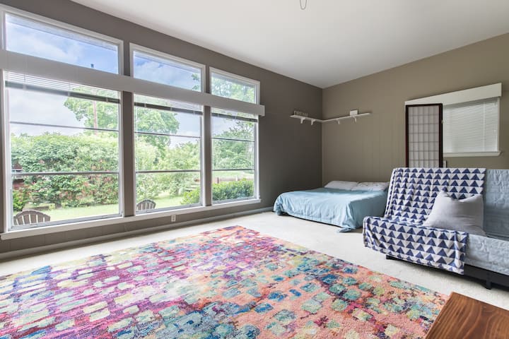 Hidden Gem Cottage - Quaint Country - Pond View - Dallas, TX