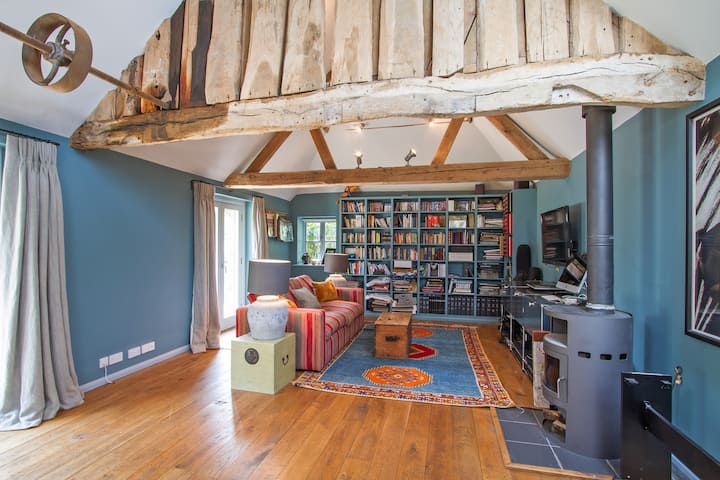 Converted Granary,  South Downs Nr Goodwood - Petersfield