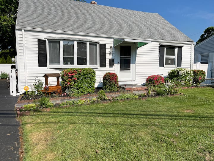 Clean And Quiet Surroundings. - Milford, CT