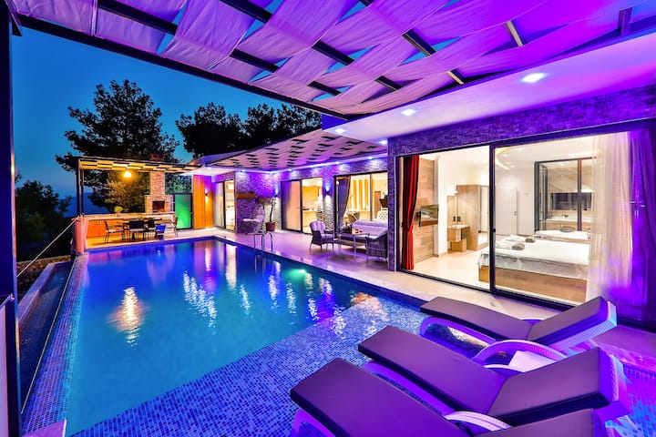 Doğa Manzaralı Arka Bahçeli Lüks, Konforlu Villa - Kalkan