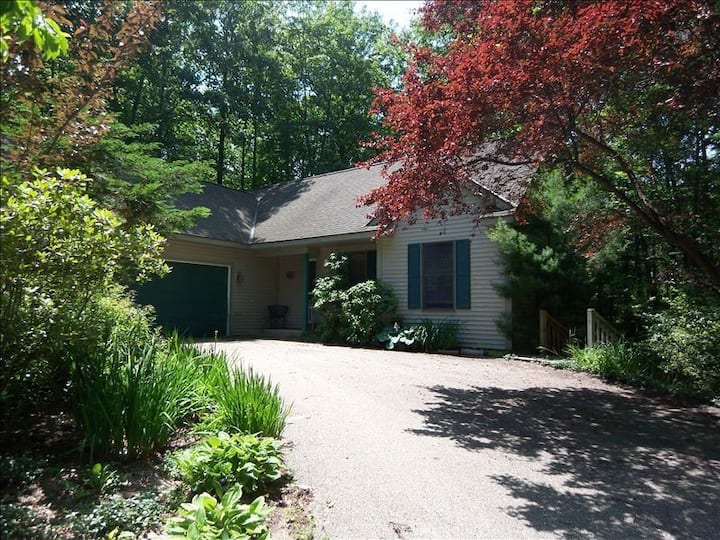 Secluded Wooded Neighborhood Near Lake Mi - サウス・ヘブン, MI
