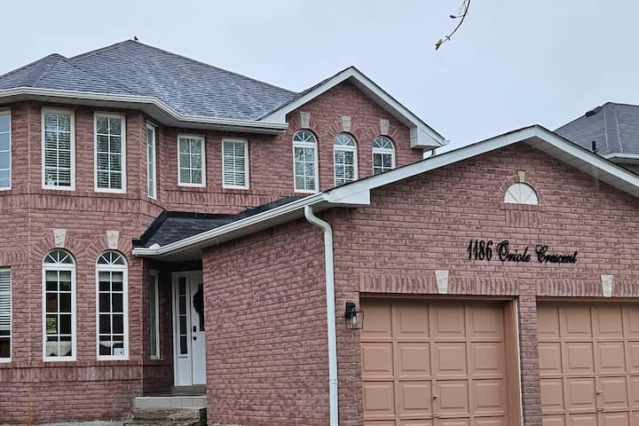 4 Bedroom Bright 2500sqft Home In Innisfil - Innisfil