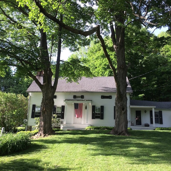 Charming 1800 Eyebrow Colonial - Bash Bish Falls State Park, Mt Washington