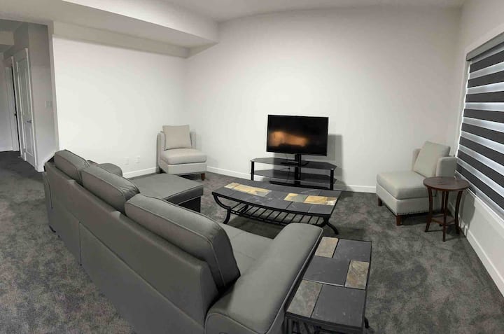 2 Bedroom Basement Available - Calgary
