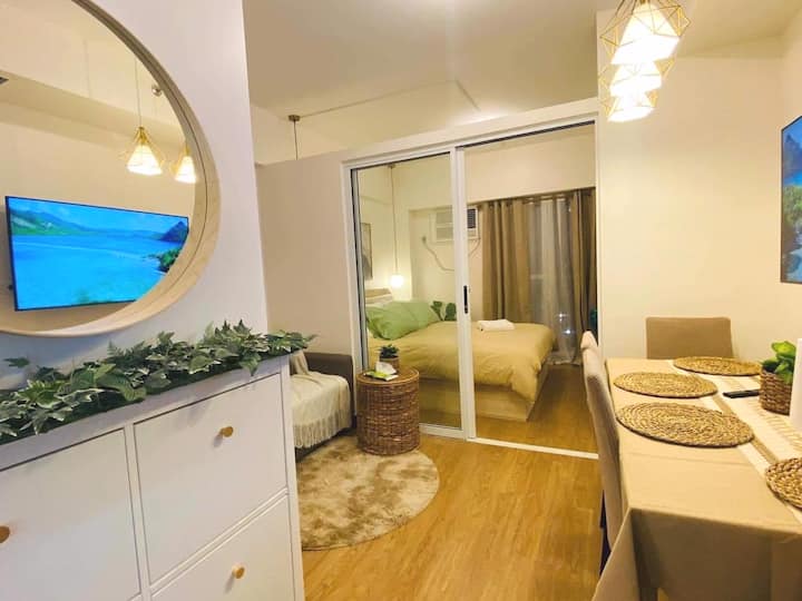 Big 1br Scandi | Balcony | Near Cubao & Lrt Anonas - Quezon City