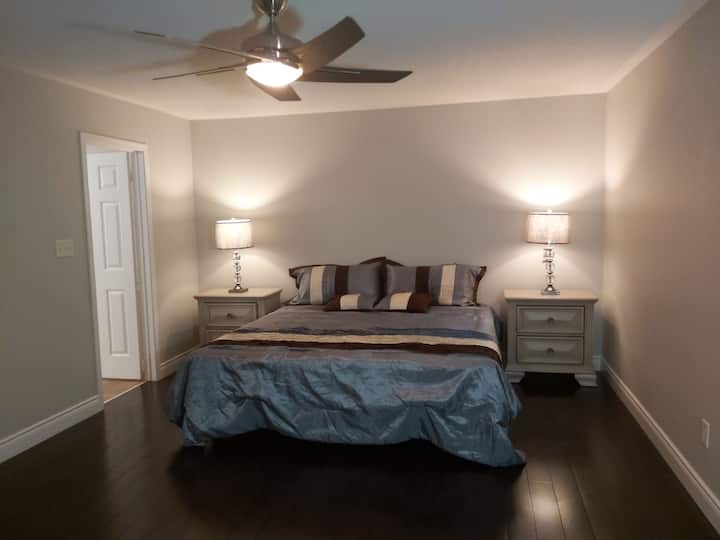 Master Bedroom In Burlington House - Burlington