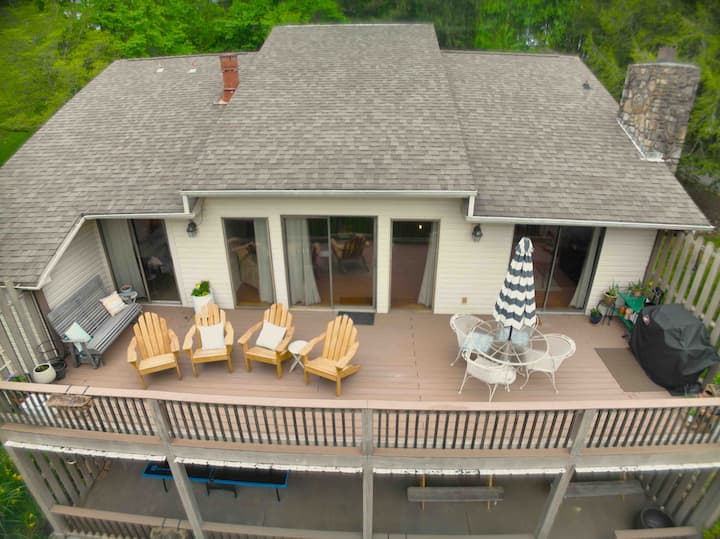 Charming Lakefront Oasis, Spacious, Self Check-in - Chickamauga Lake, TN