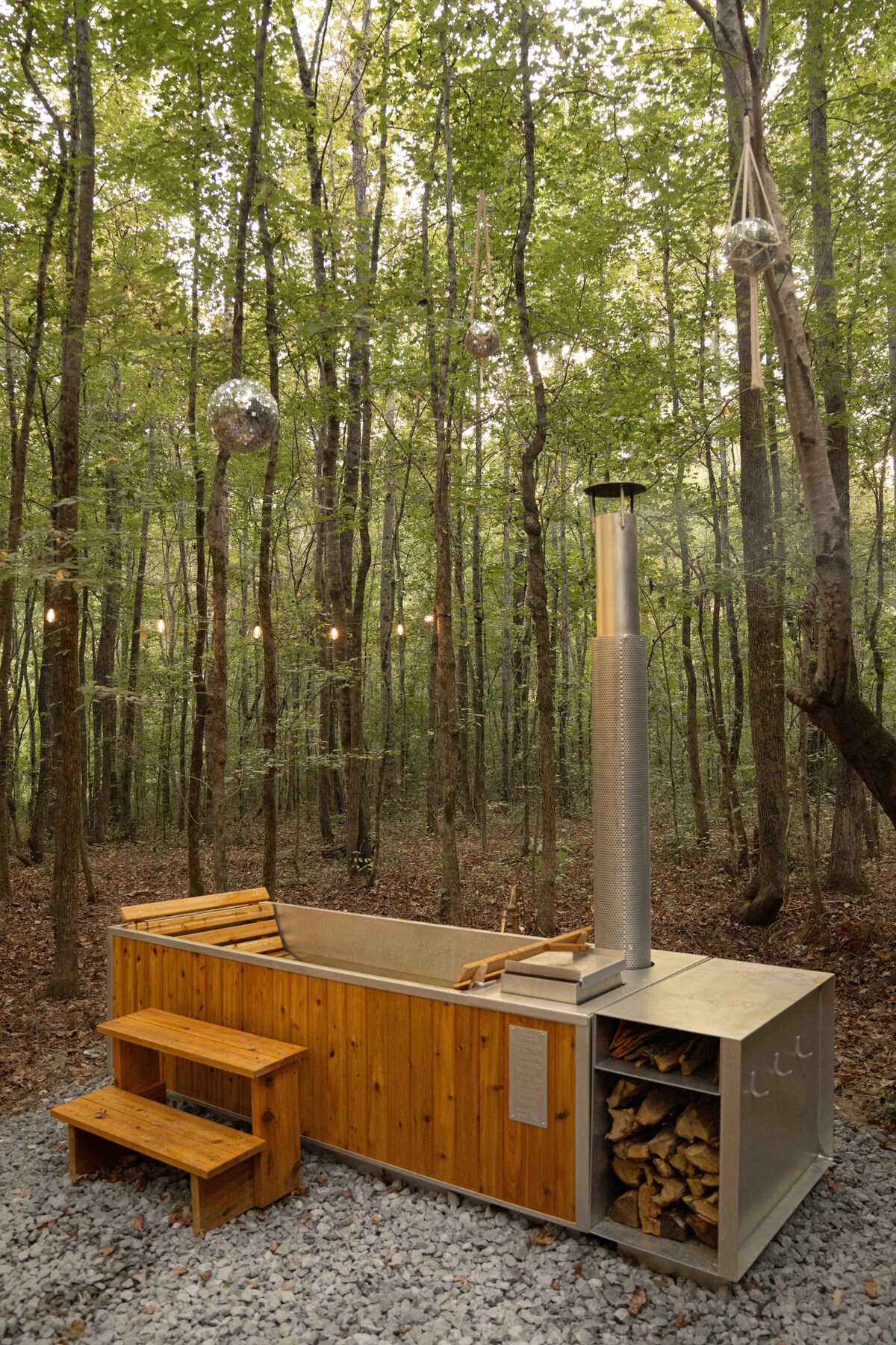 Romantic secluded treehouse- hot tub - lake - Treehouses for Rent in ...