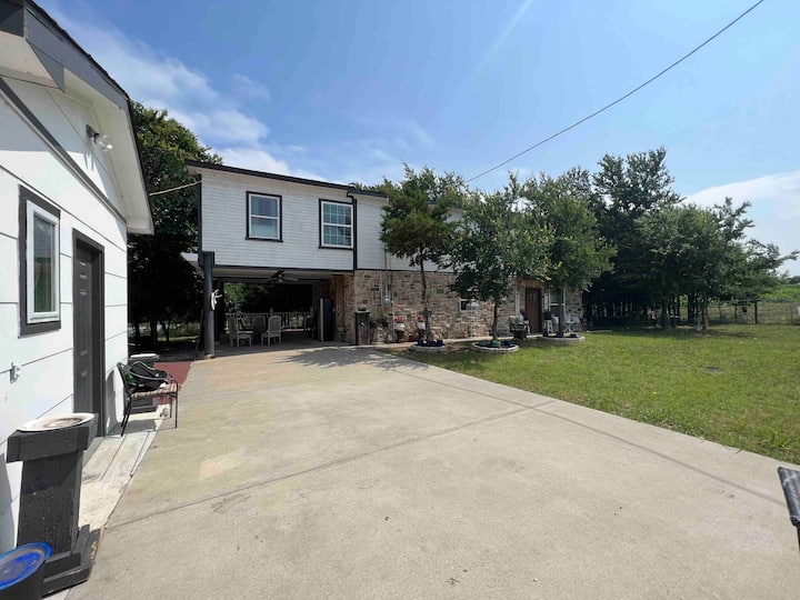 Cozy 6-bedroom Country House La Casa De La Abuela - Blue Ridge, TX