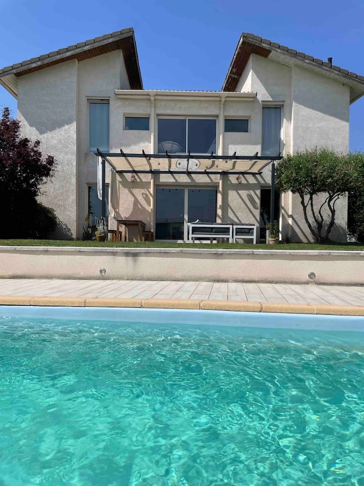 Maison Familiale Avec Piscine Et Jardin - Fransa