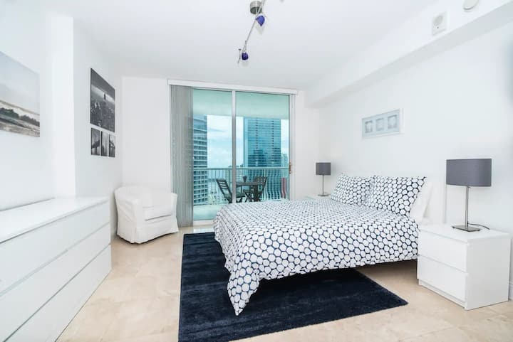Stylish Apartment In Brickell W/parking On Premise - Miami, FL