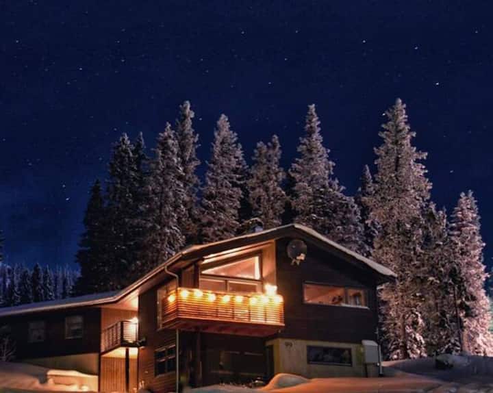 Stort Hus Högt Upp I Tegefjäll, Precis Vid Backen. - Suède