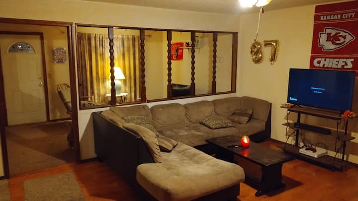 Cozy 3 Bed Home, Private Yet Close To Everything. - Springfield, MO