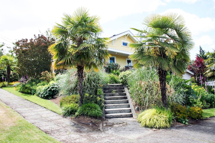 Charming Sun-filled Craftsman View Home In Tacoma! - Fife, WA