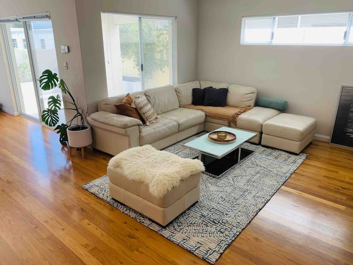 Spacious Scarborough 3 Bedrooms Plus Office - Perth