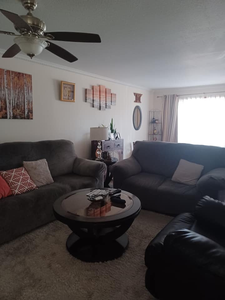 This House Is Located In Central Area Of Chatham - Chatham