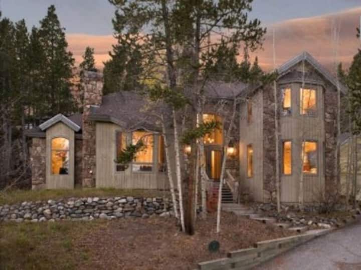 Pemberley - Luxury Peak 9 Ski In/out W/ 2 Master Suites + 2 Bedrooms - Hot Tub - Breckenridge, CO