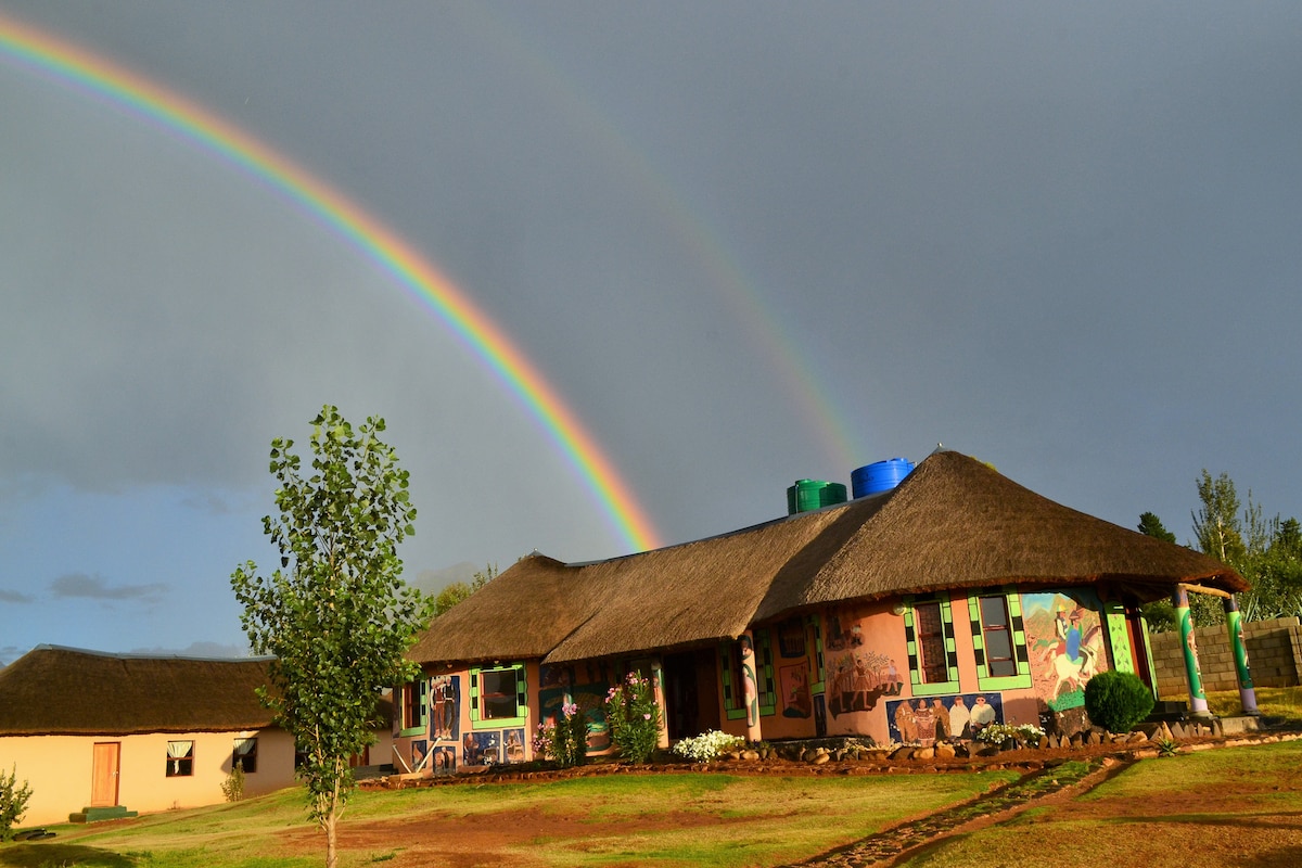 Good Night Lodge, Maseru (+266 5885 3555)
